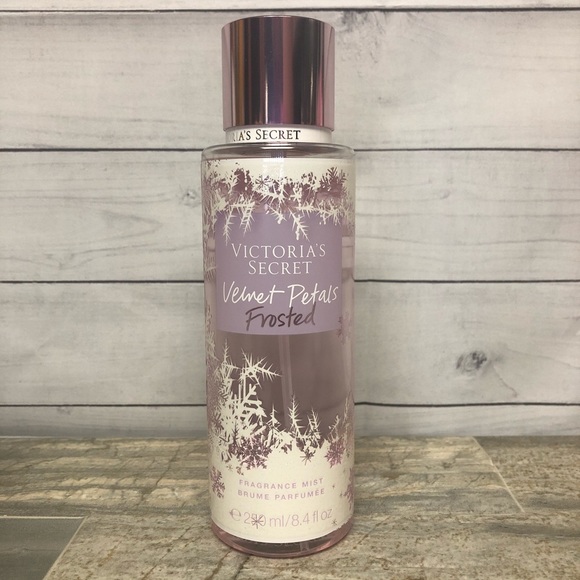 Victoria's Secret | Makeup | New Velvet Petals Frosted By Vs Gift Set ...